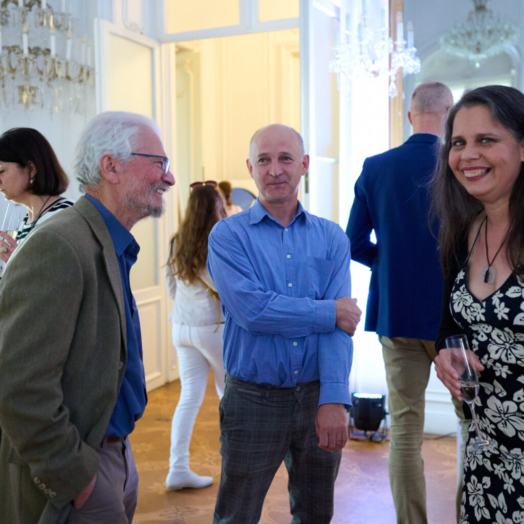 Fényévek útjain - Farkas Zsófia szobrászművész és szentendrei művészek ...