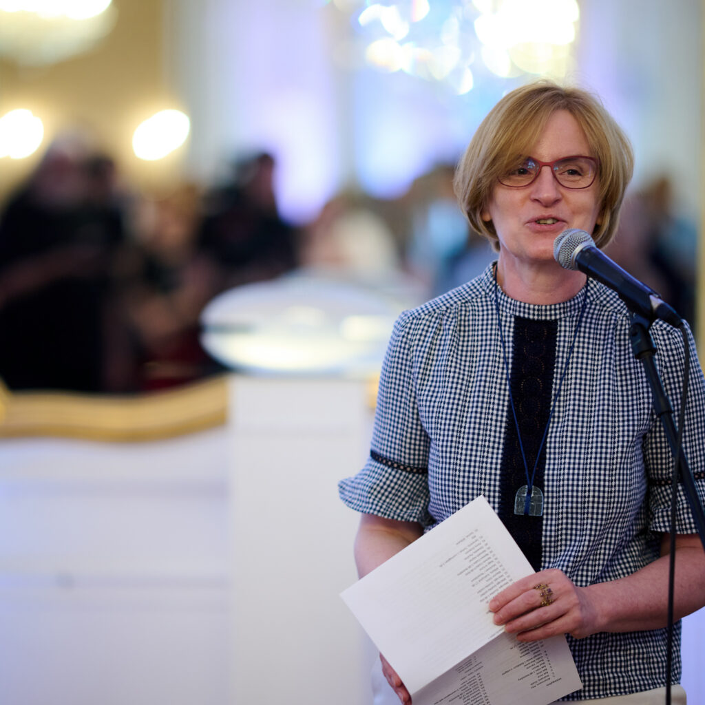 Fényévek útjain - Farkas Zsófia szobrászművész és szentendrei művészek ...